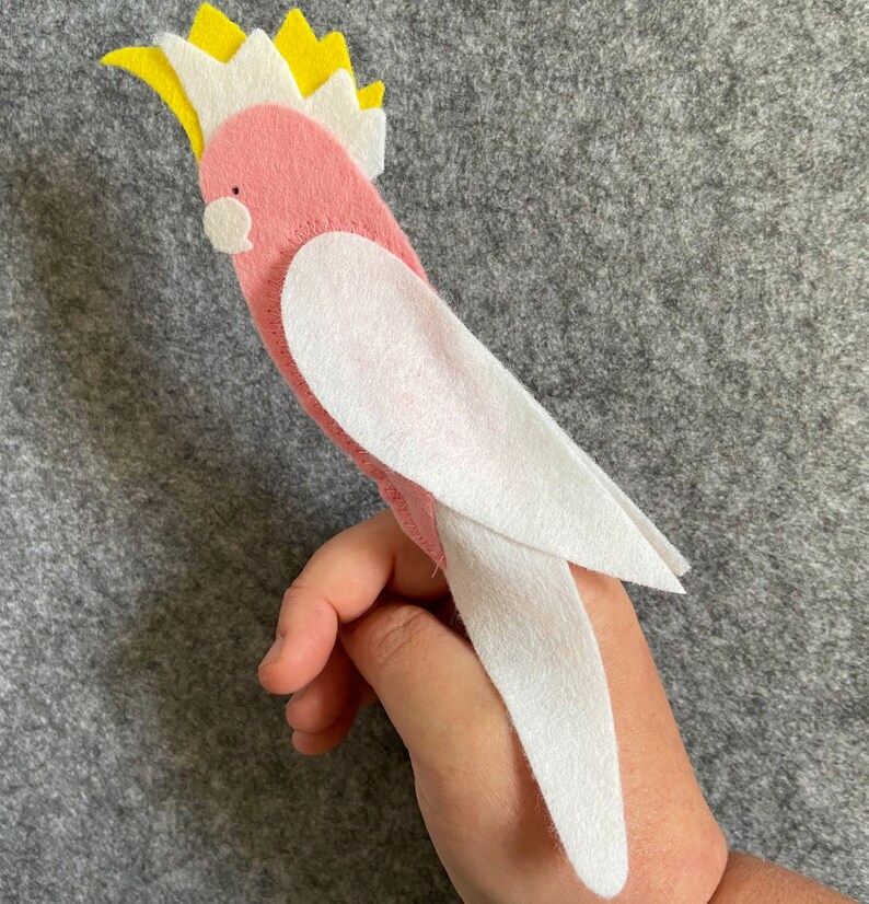 Red-tailed Black Cockatoo & Cockatoo Finger Puppets (2 Pack) - Circle ...