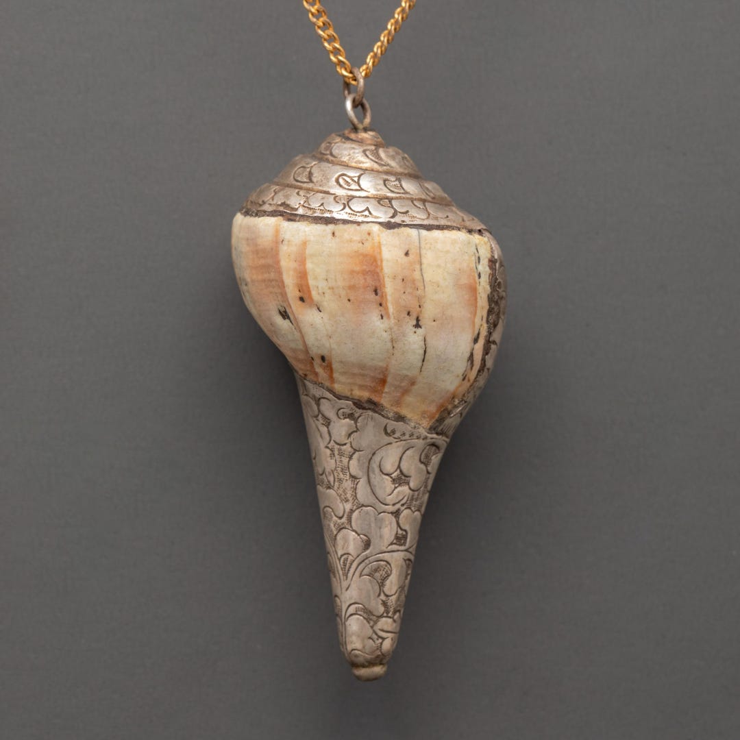 Handcrafted Conch Shell Locket | Pure Silver Tibetan Symbol Pendant ...