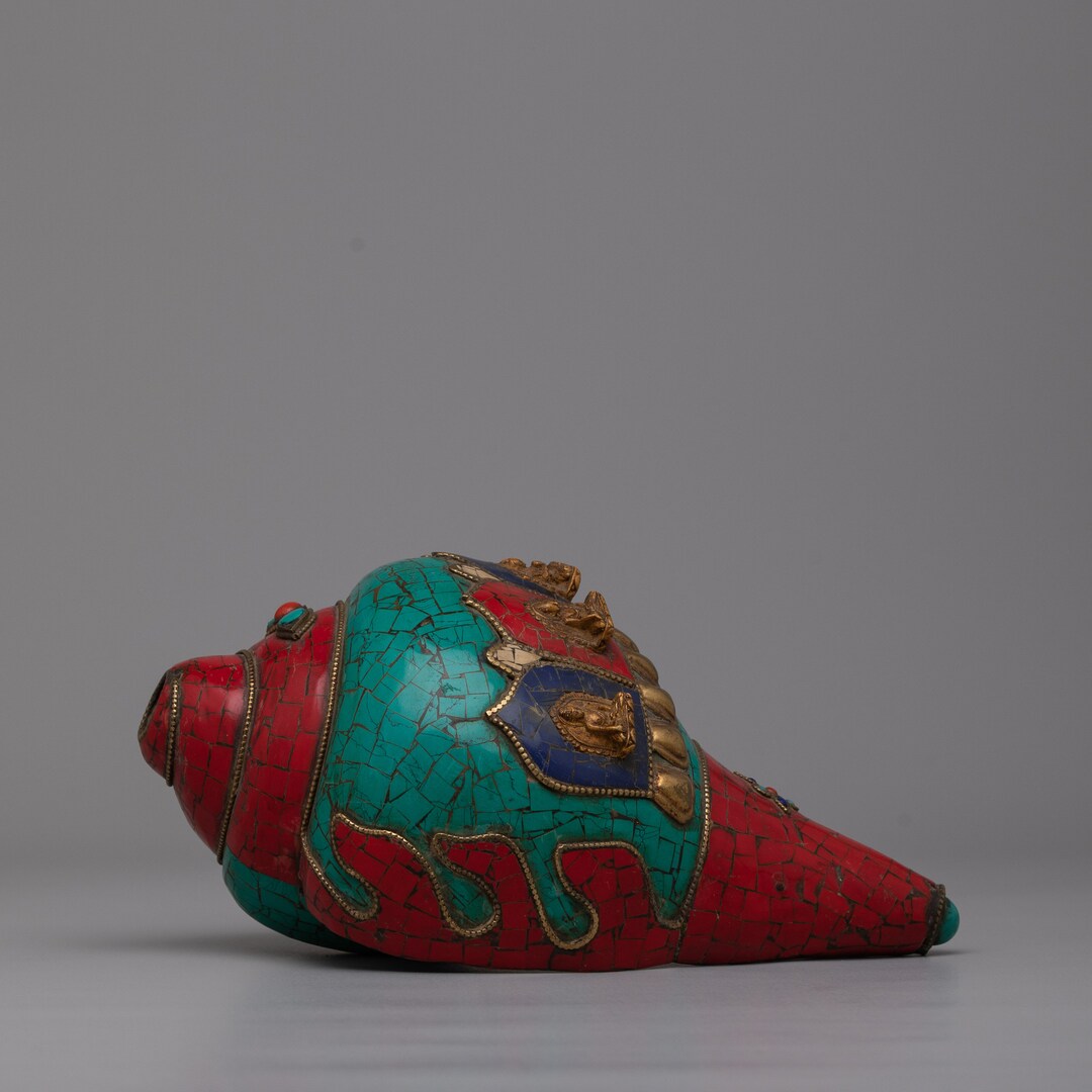 Tibetan Conch Shell With Five Tathāgata Buddhas | Deity Carved Sankha ...