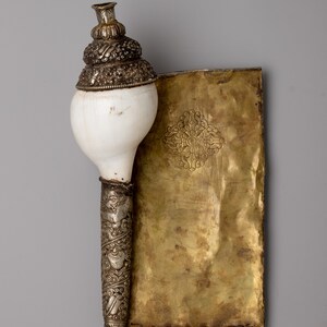 Handcrafted Buddhist Deity Conch Shell (sankha) | Tibetan Auspicious ...