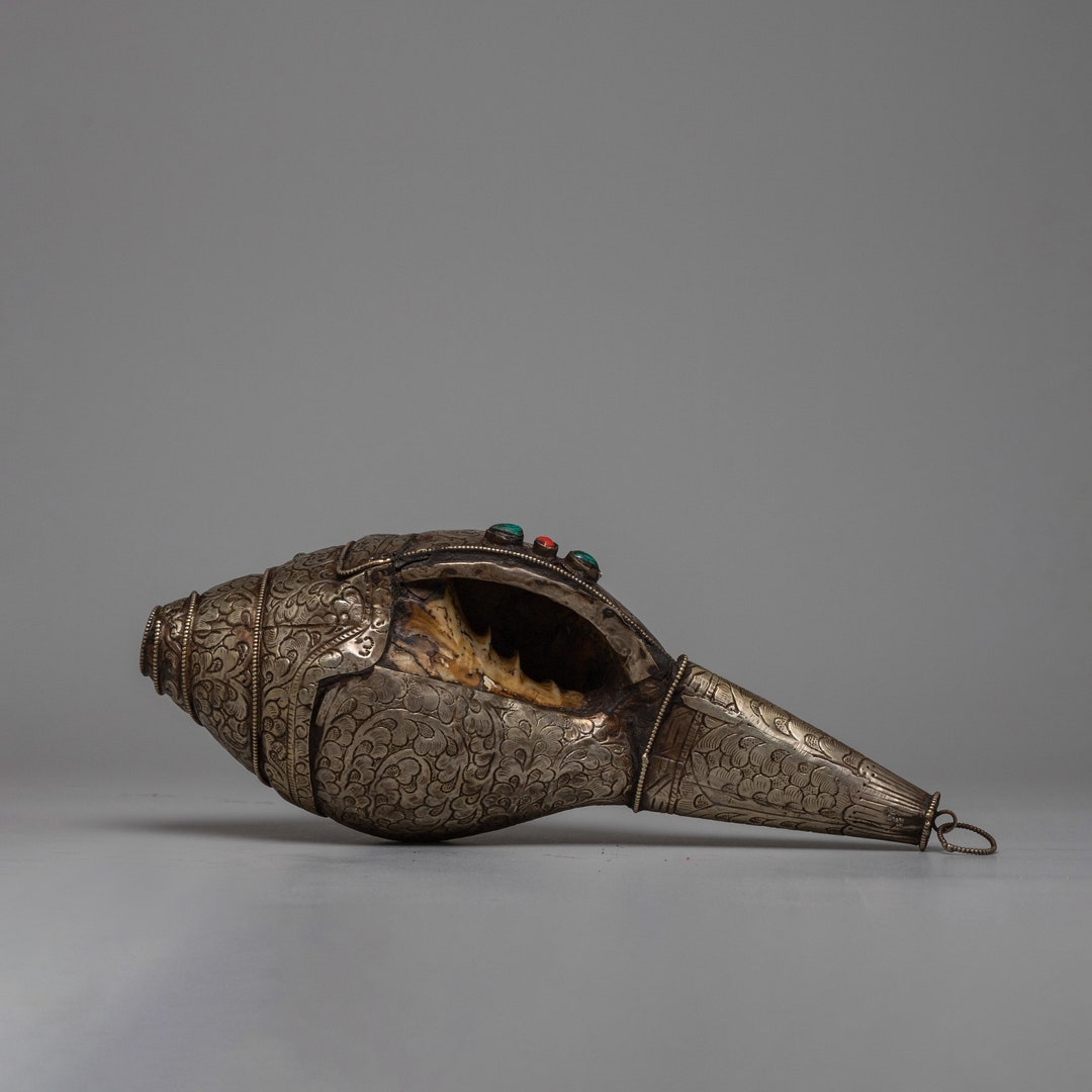 Handcrafted Buddhist Ritual Conch Shell for Spiritual Prayer & Divine ...