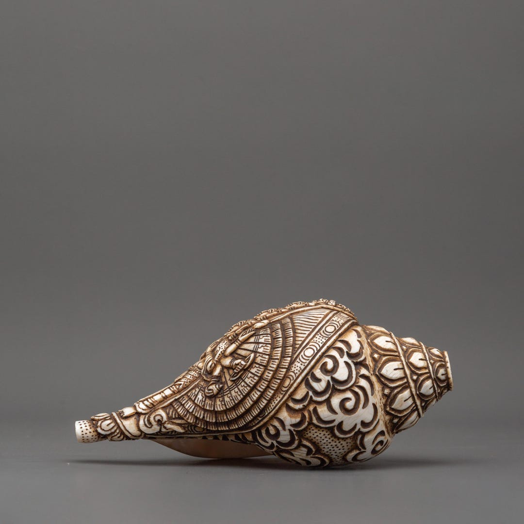 1000 Armed Chenrezig Carved Conch | Tibetan Spiritual Healing ...
