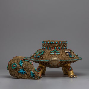 Handcrafted Tortoise & Conch Shell Set: Gemstone Engravings Reflecting ...