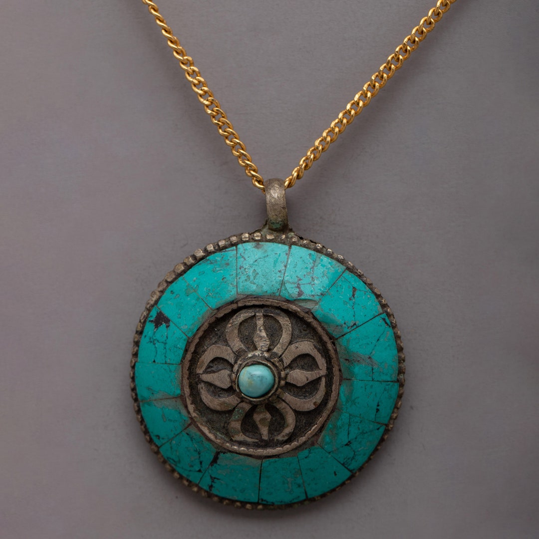Timeless Green Locket: Merging Tradition With Modernity | Elevate Your ...