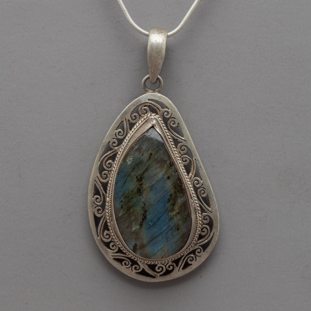 Labradorite Locket Mens | Your Amulet for Daily Mindfulness Practice ...