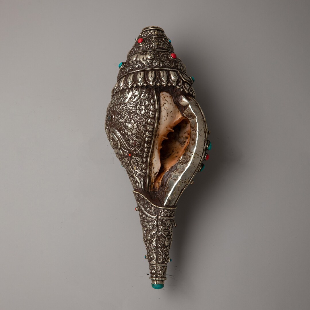 Beautiful Tibetan Ritual Conch Shell | Handcrafted With Garuda ...