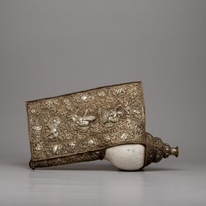 Handcrafted Buddhist Deity Conch Shell (sankha) | Tibetan Auspicious ...
