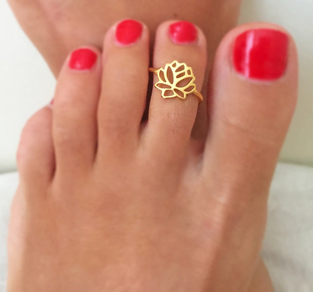 Gold Lotus Flower Toe Ring, Adjustable Toe Ring, Minimal Lotus Flower Ring, Foot Jewelry, Summer ...