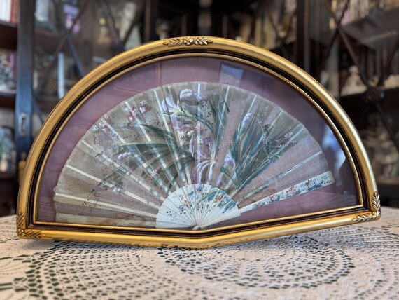 Antique fan, bone and hand painted fabric. Antique fa… - Gem