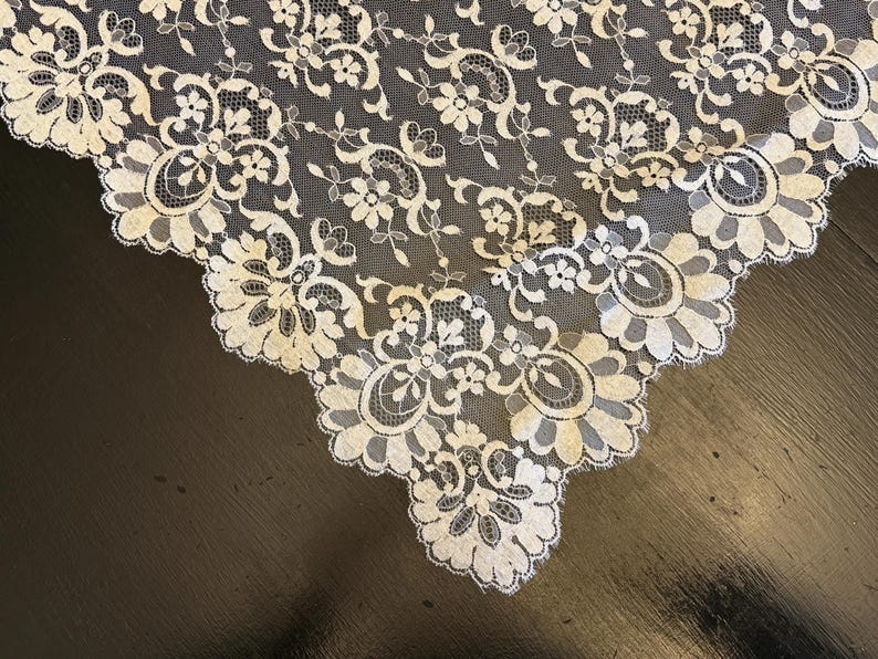 Vintage Off-white Lace Mantilla Veil, Ornate Floral Pattern, Scalloped ...