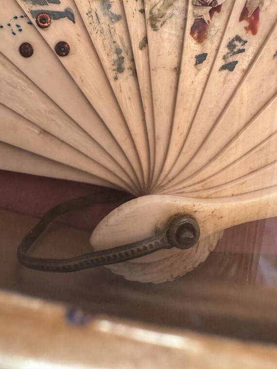 Antique fan, bone and hand painted fabric. Antique fa… - Gem