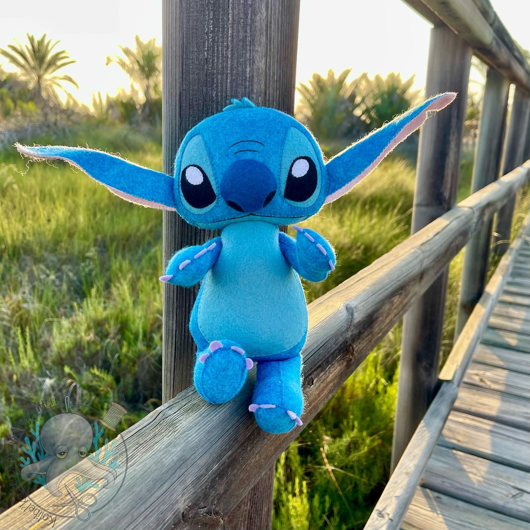 Felt Alien Sewing Pattern: Big Stitch Stuffed Toy, Video Instructions ...