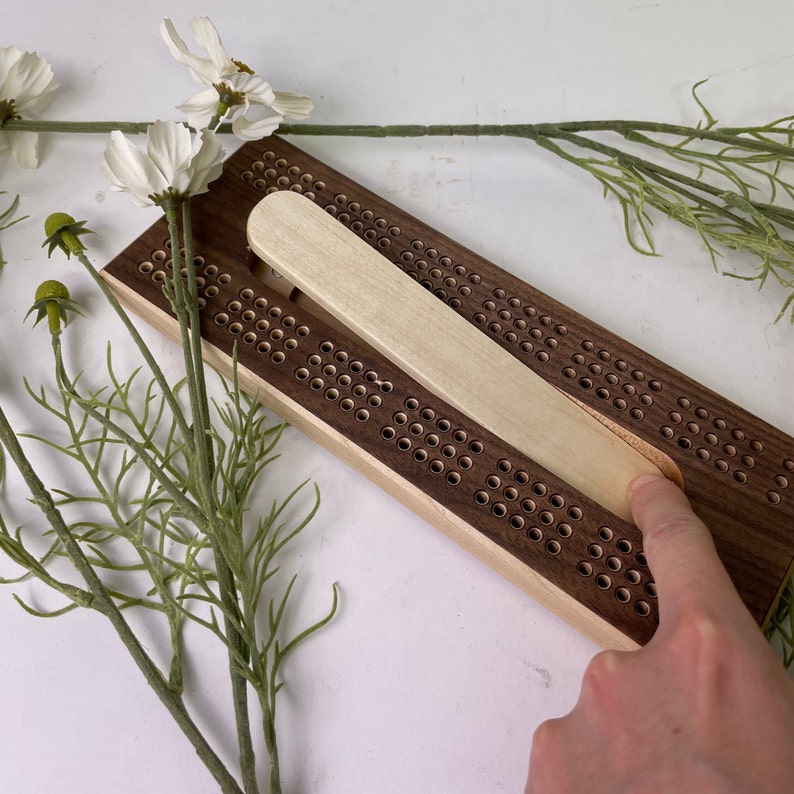 Premium Cribbage Board With Peg Storage Comes With 6 Metal Pegs ...
