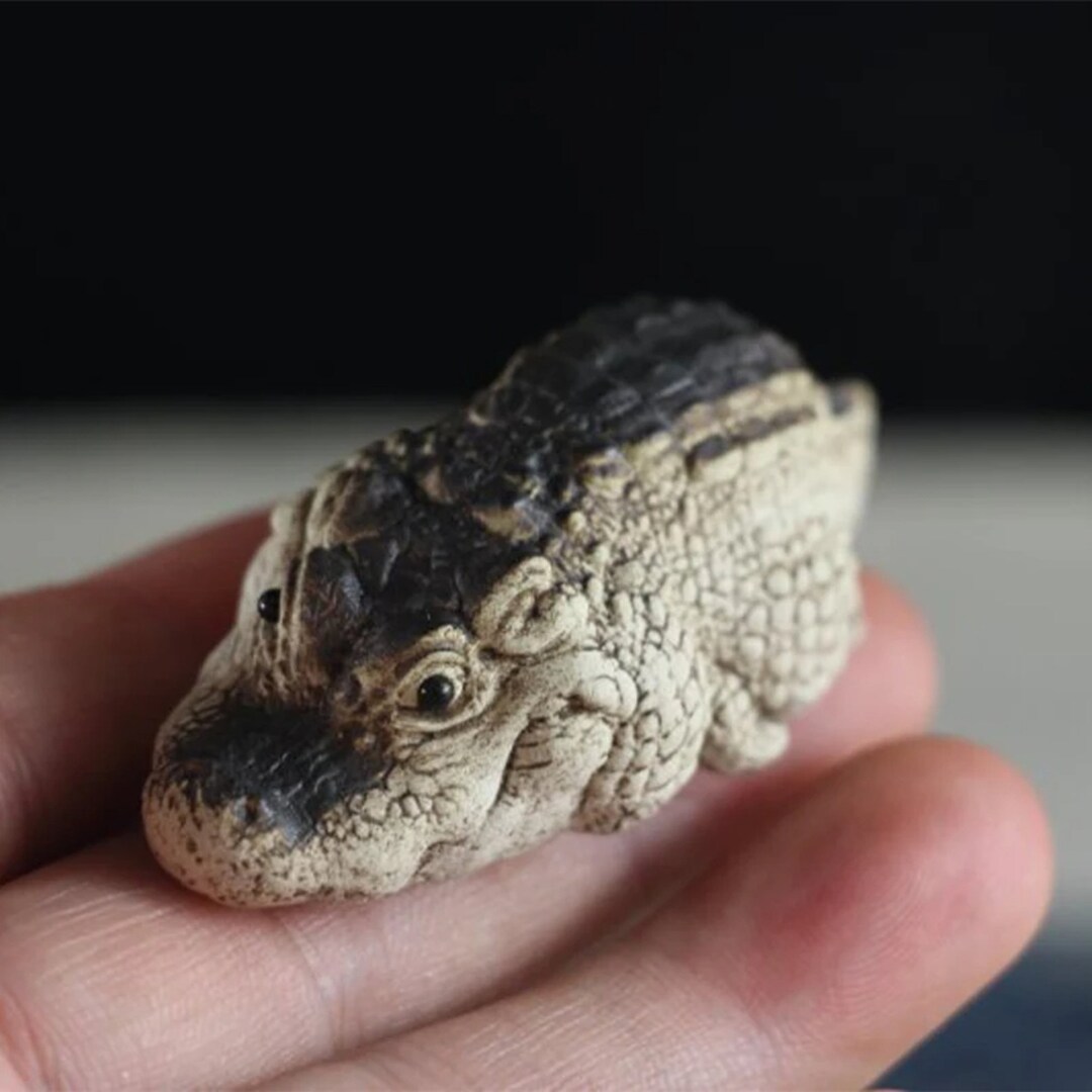 Cute Crocodile Figurine Statue, Adorable Crocodile Figurine for Tea ...