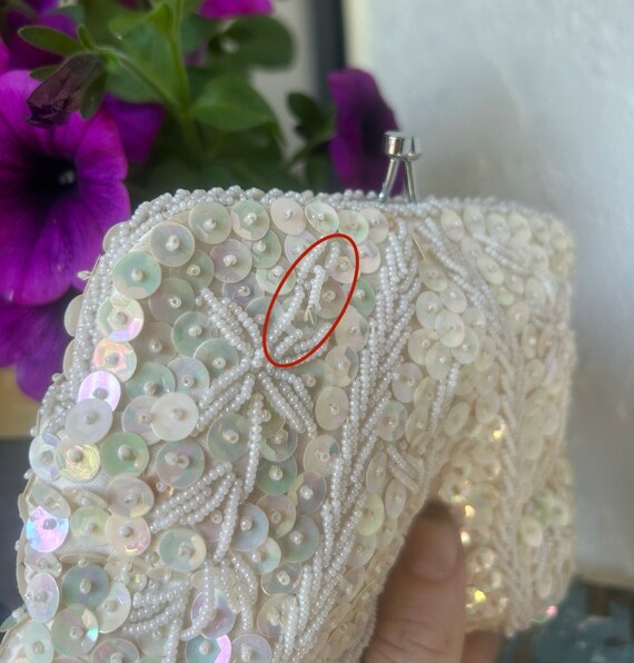 1980s Irridecant Beaded Coin Purse / Vintage White Wr… - Gem