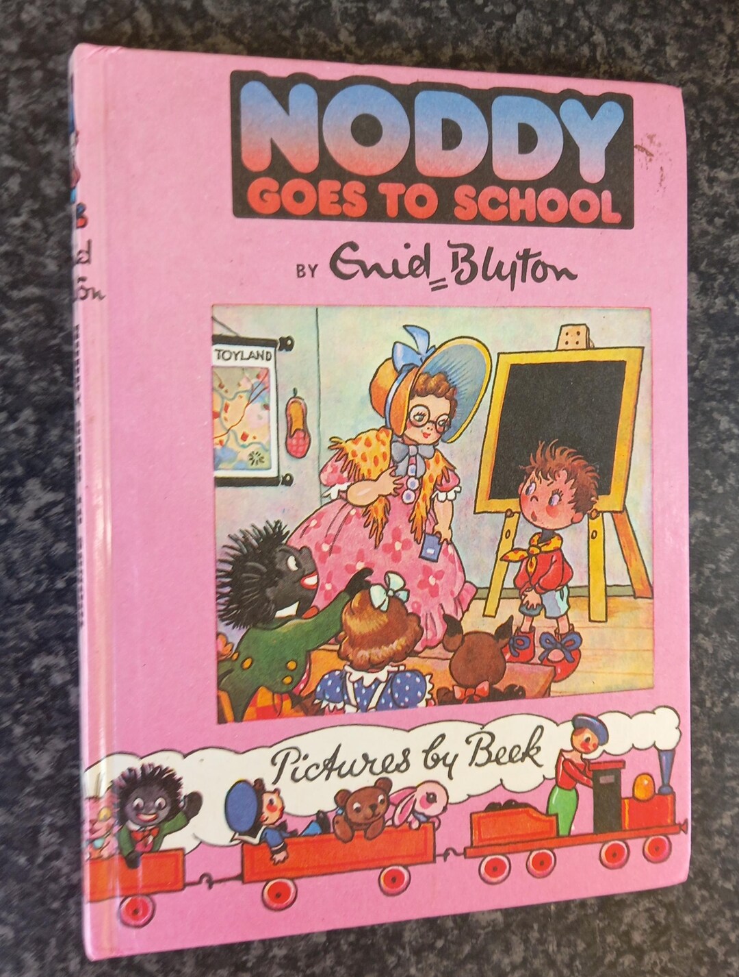 Noddy Goes to School by Enid Blyton. ( U ) - Etsy