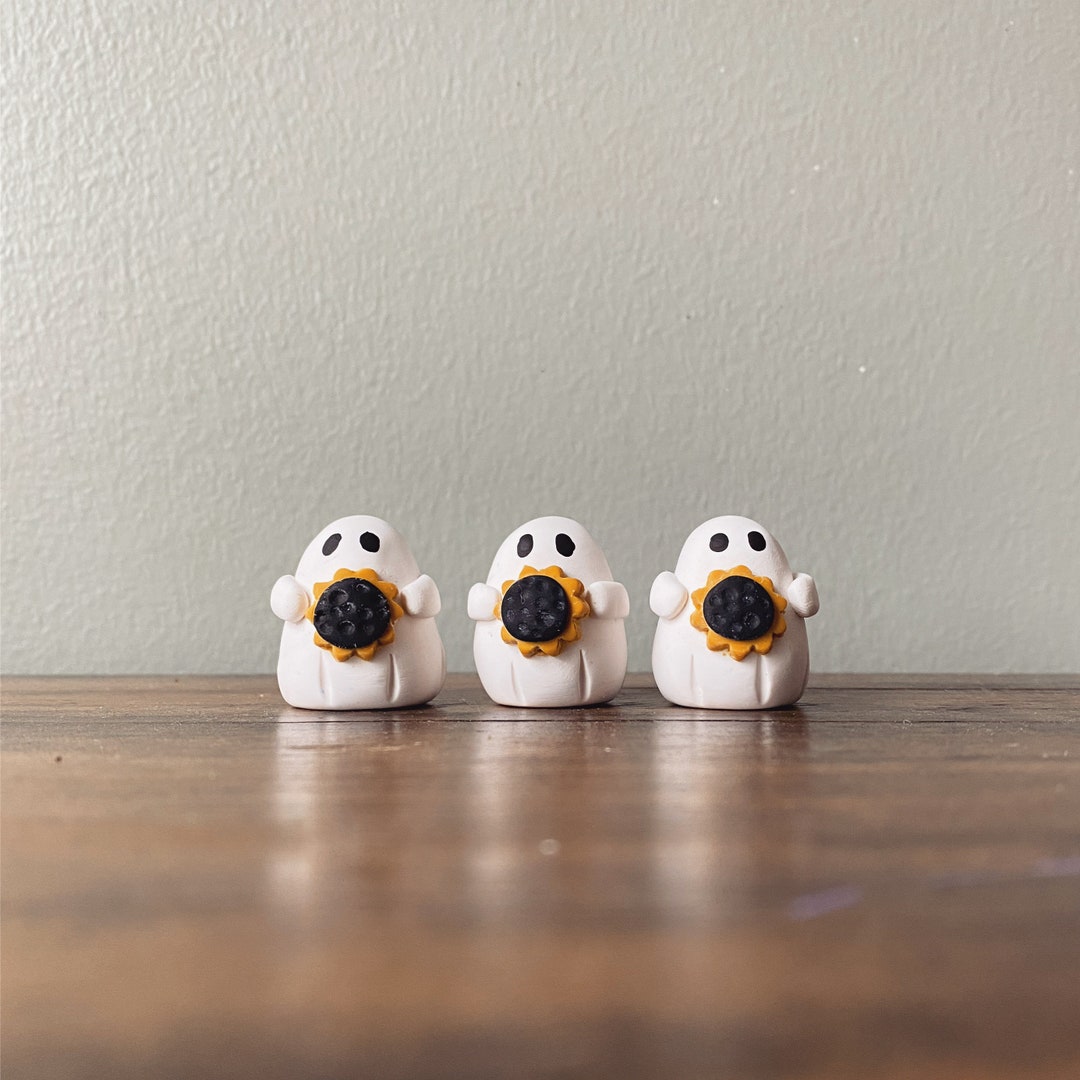 Ghost Figurine. Pocket Ghost. Halloween Decor. Halloween Figurine. - Etsy