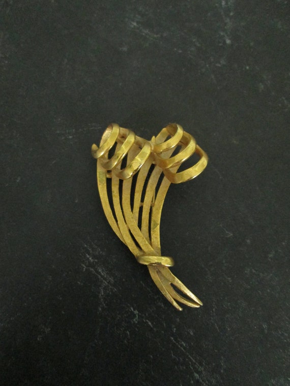 Vintage signed kramer brooch - Gem Vintage signed kramer brooch - Gem