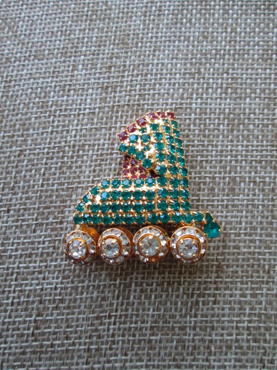 vintage roller skate pin - Gem