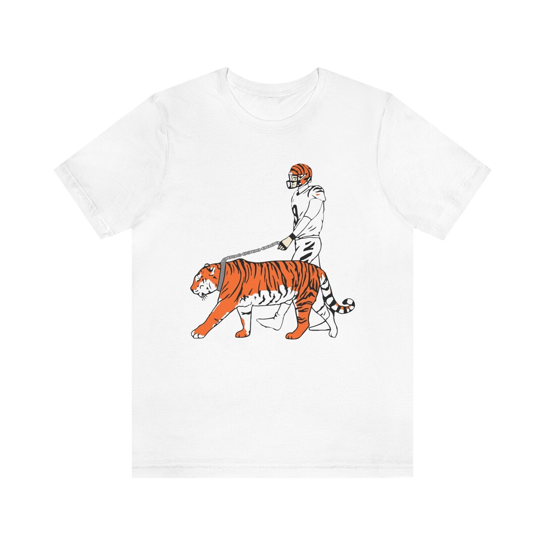 Joe Burrow Shirt, Joe Burrow Unisex Tshirt, Cat Walk Joe Burrow, Sports ...