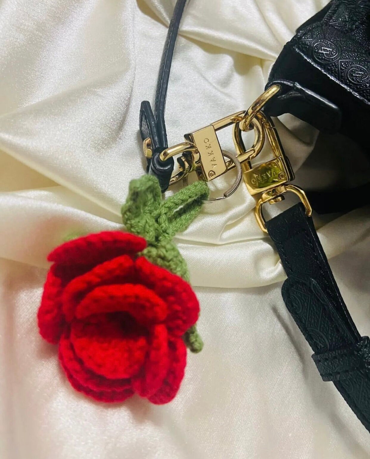 Crochet Red Rose Keychain, Handmade Knitted Rose Keychain, Red Rose Bag ...