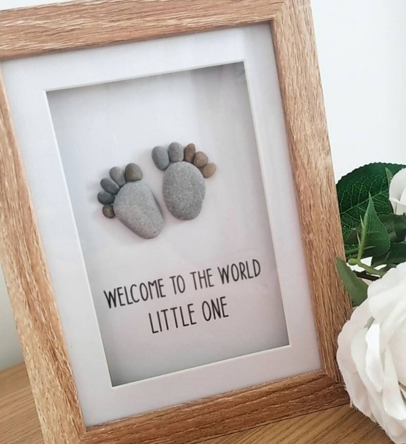 Benvenuto al mondo, piccolo, cornice regalo per neonato Pebble Feet ...