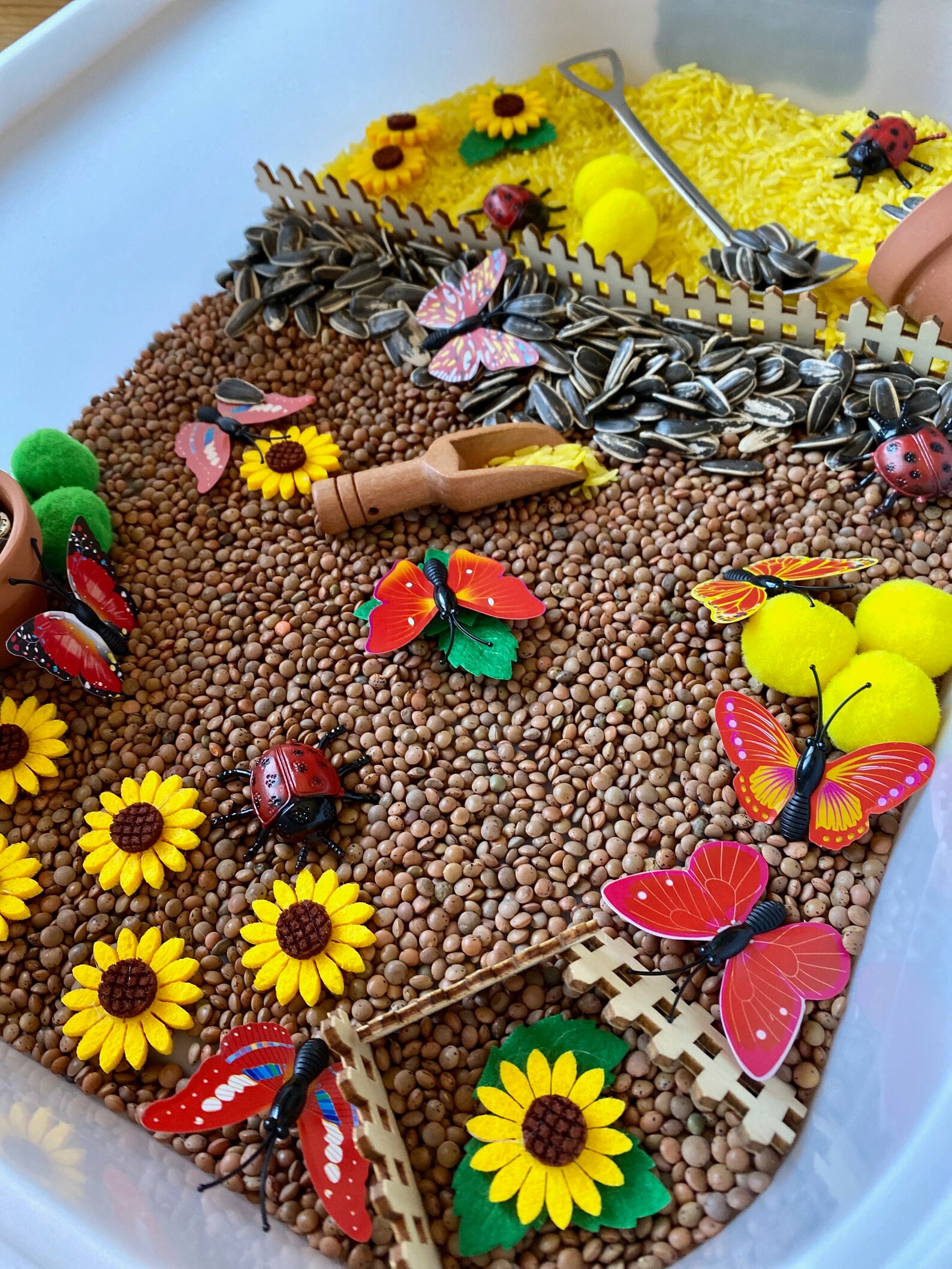 Sunflower Sensory Bin | Summer Sensory Activity for Toddlers ...
