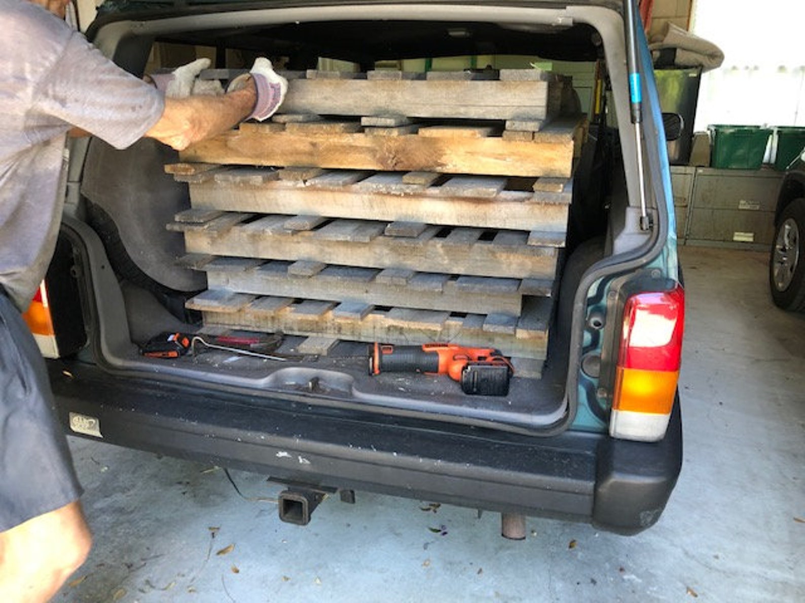 Recylced Wood Pallets Dart Backboard With Horizontal Boards in Classic ...