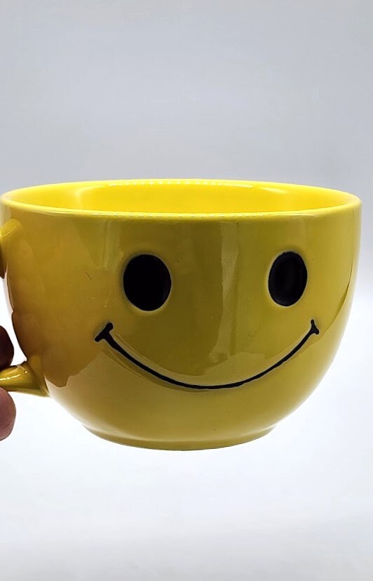 Large Vintage Yellow Smiley Face Coffee Mug 12 Ounces - Etsy