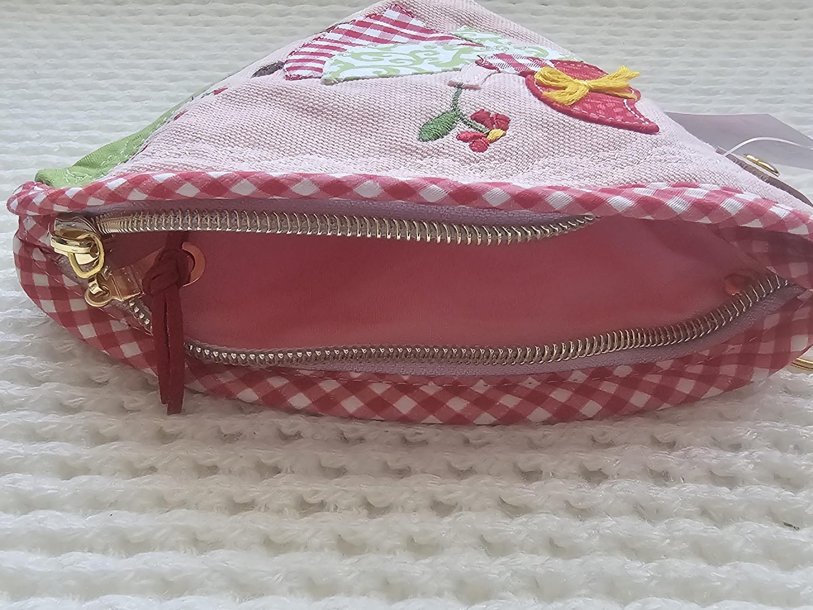 Wedge Shaped Quilted Pouches | Applique and Embroidered Details ...