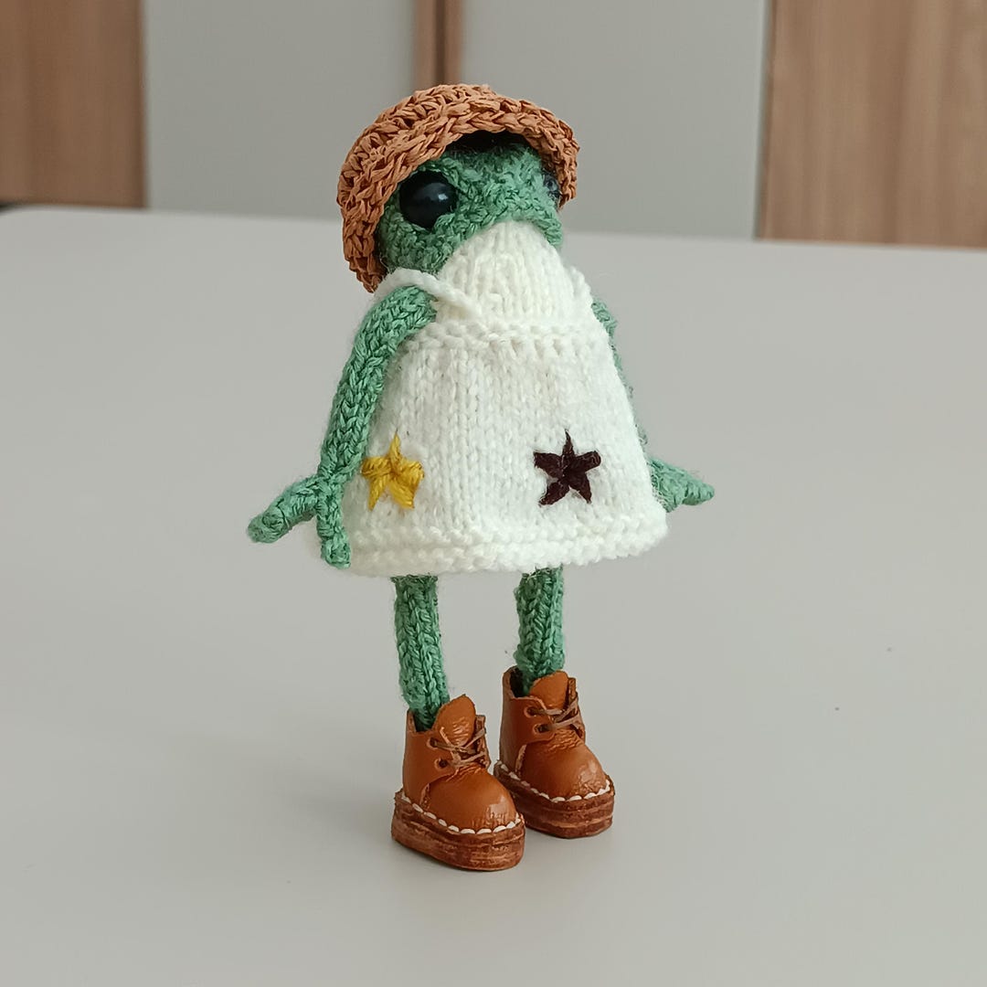 Handmade Crochet Frog Toy, Movable Arms and Legs, Frog Shoes, Amigurumi ...