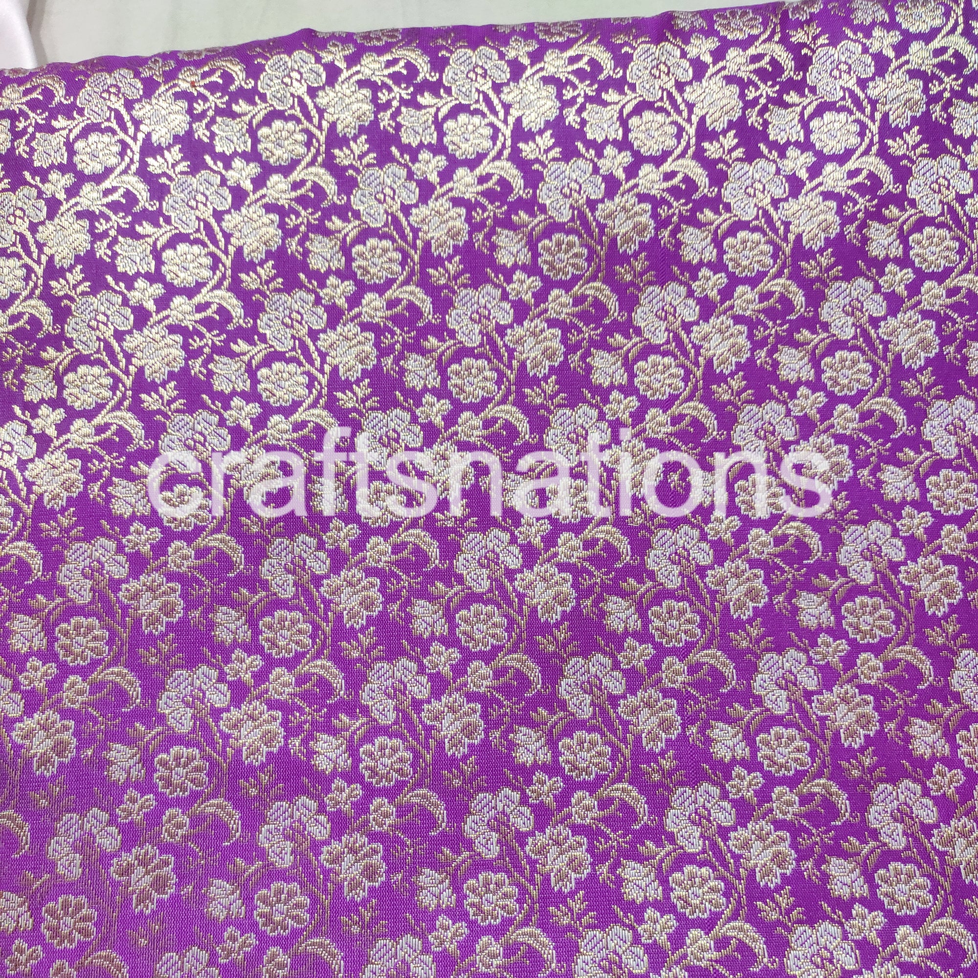 Brokat Stoff Meterware indischer Brokat Stoff lila und Gold - Etsy.de