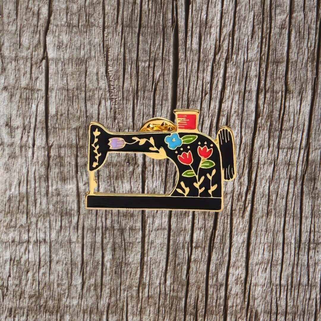 Old Fashioned Sewing Machine Enamel Pin, Lapel Pin, Pin Badges, Lanyard ...