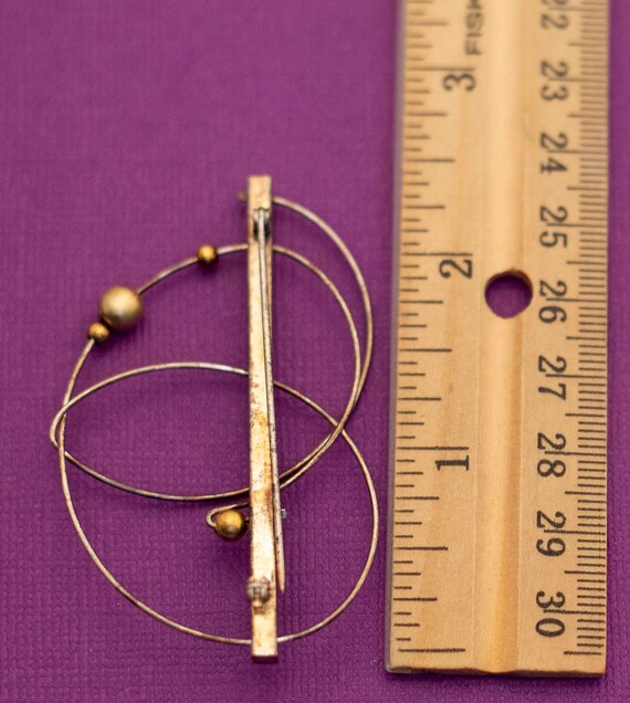 Vintage Minimalist Simple Wire Gold Tone Brooch - Q3 - Gem