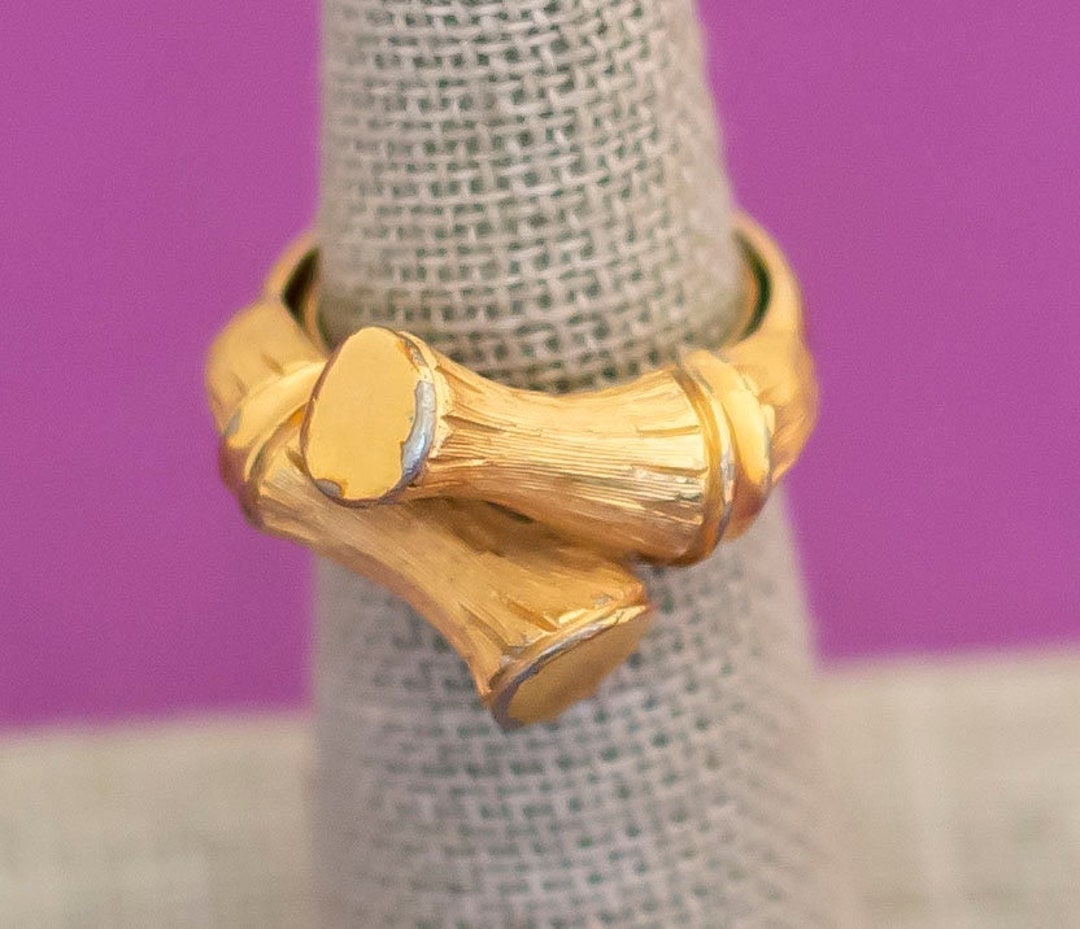 Vintage Mid Century Gold Tone Ring by Avon Size 6 - Q14 - Etsy