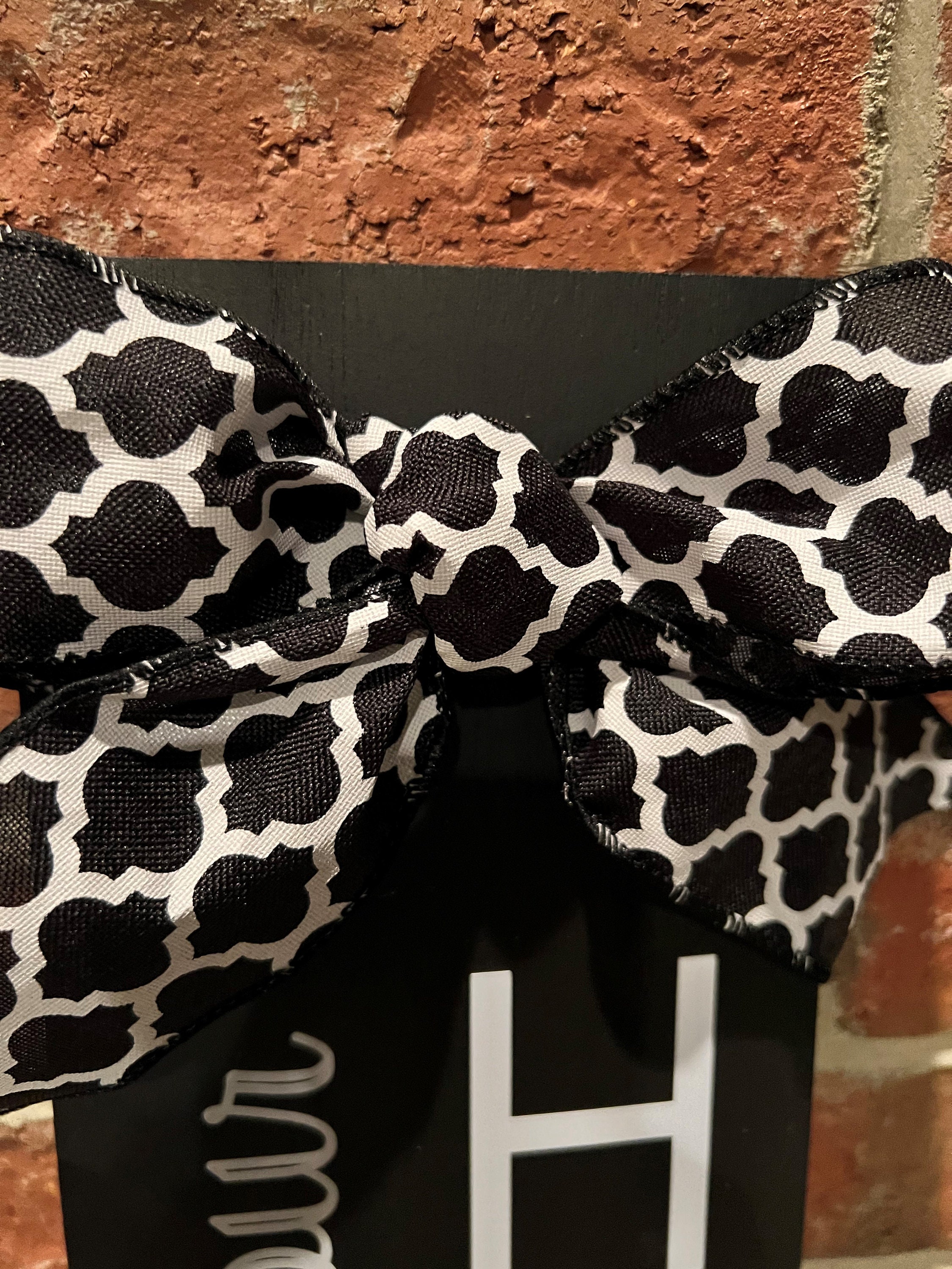 Black and White Welcome Sign With Planter - Etsy