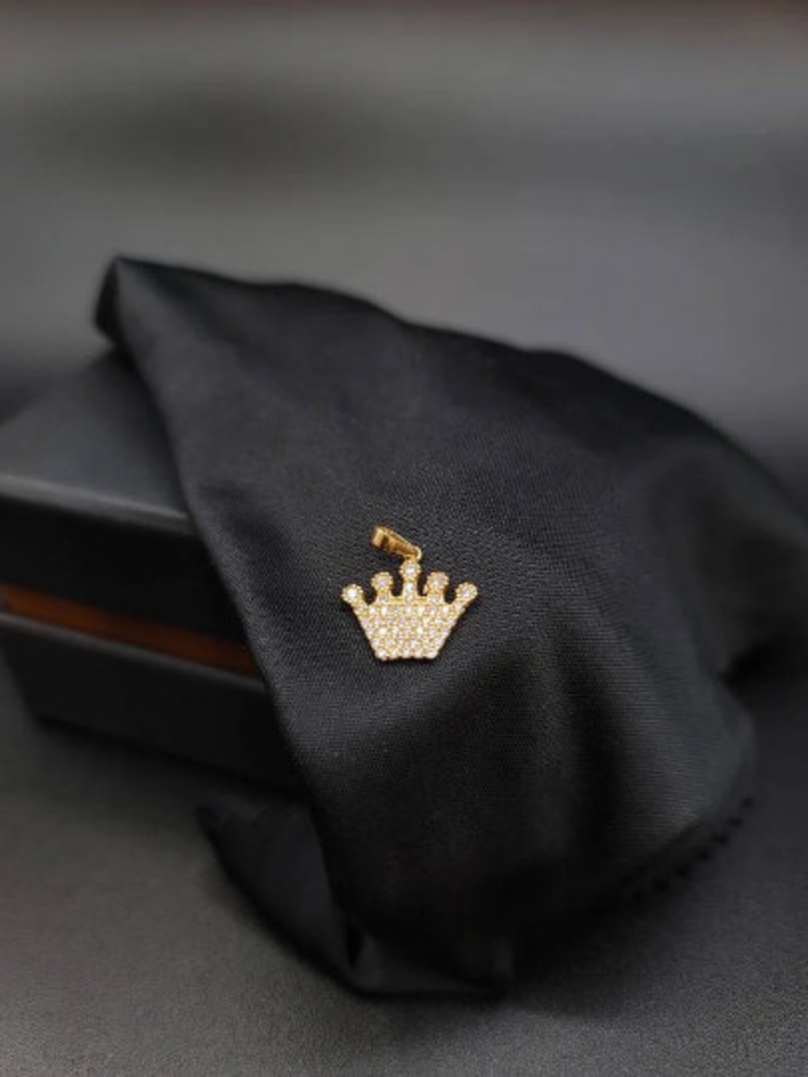 18K Solid Gold Crown Necklace. Rope Style Chain With the Unique ...