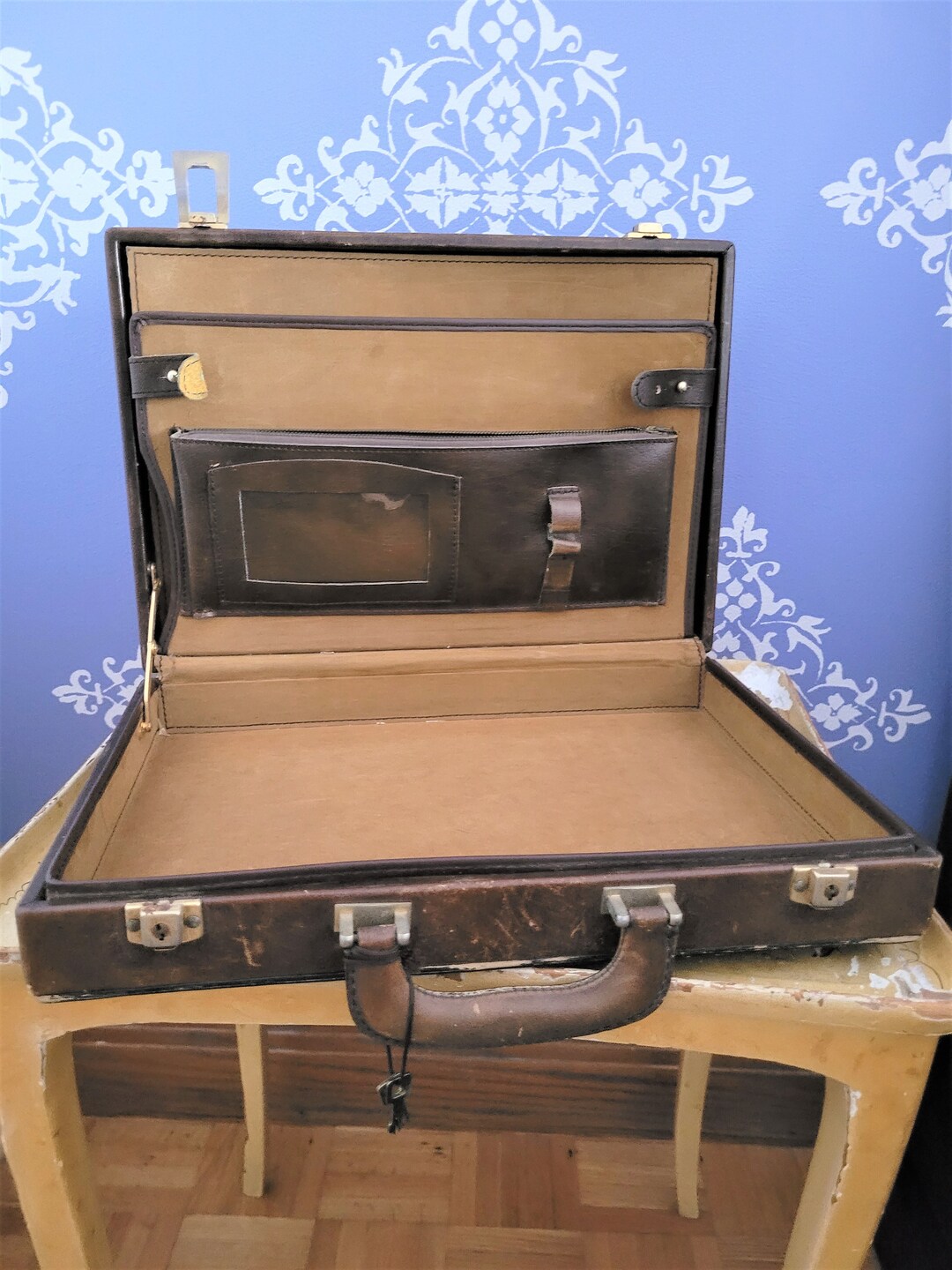 Retro Distressed Display Case | Brown Leather Briefcase for Vintage ...