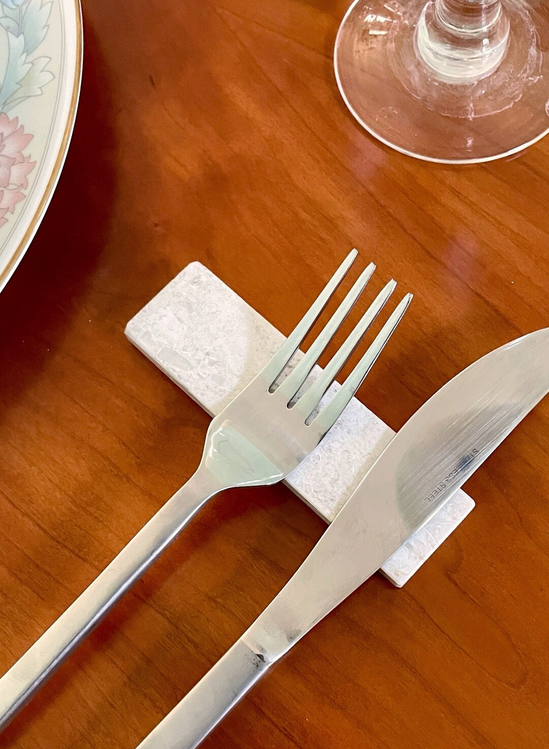 Cutlery Rest Set in White Pearl Marble - Lifestyle - Chopstick Rest ...