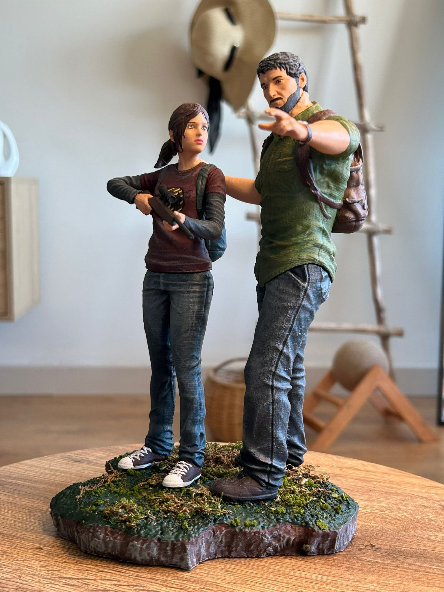 Last of Us Ellie and Joel Figure Gamer - Etsy