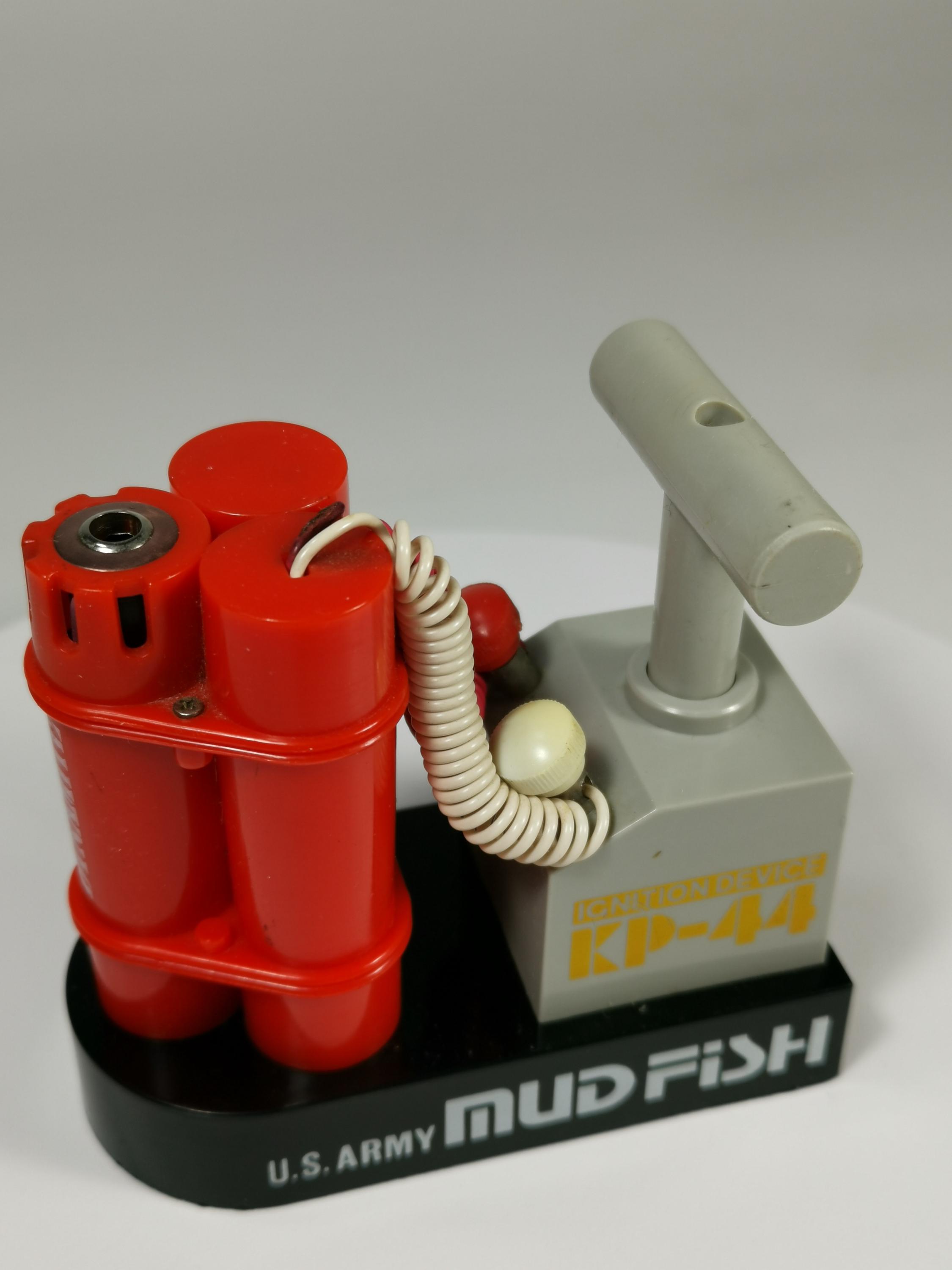 U.S Army Mud Fish KP-44 Ignition Device High Explosive Dynamite Table ...