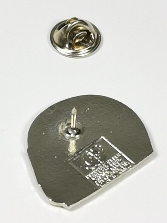 Ayrton Senna Helmet Race Car Racer Vintage Pin Badge - Gem