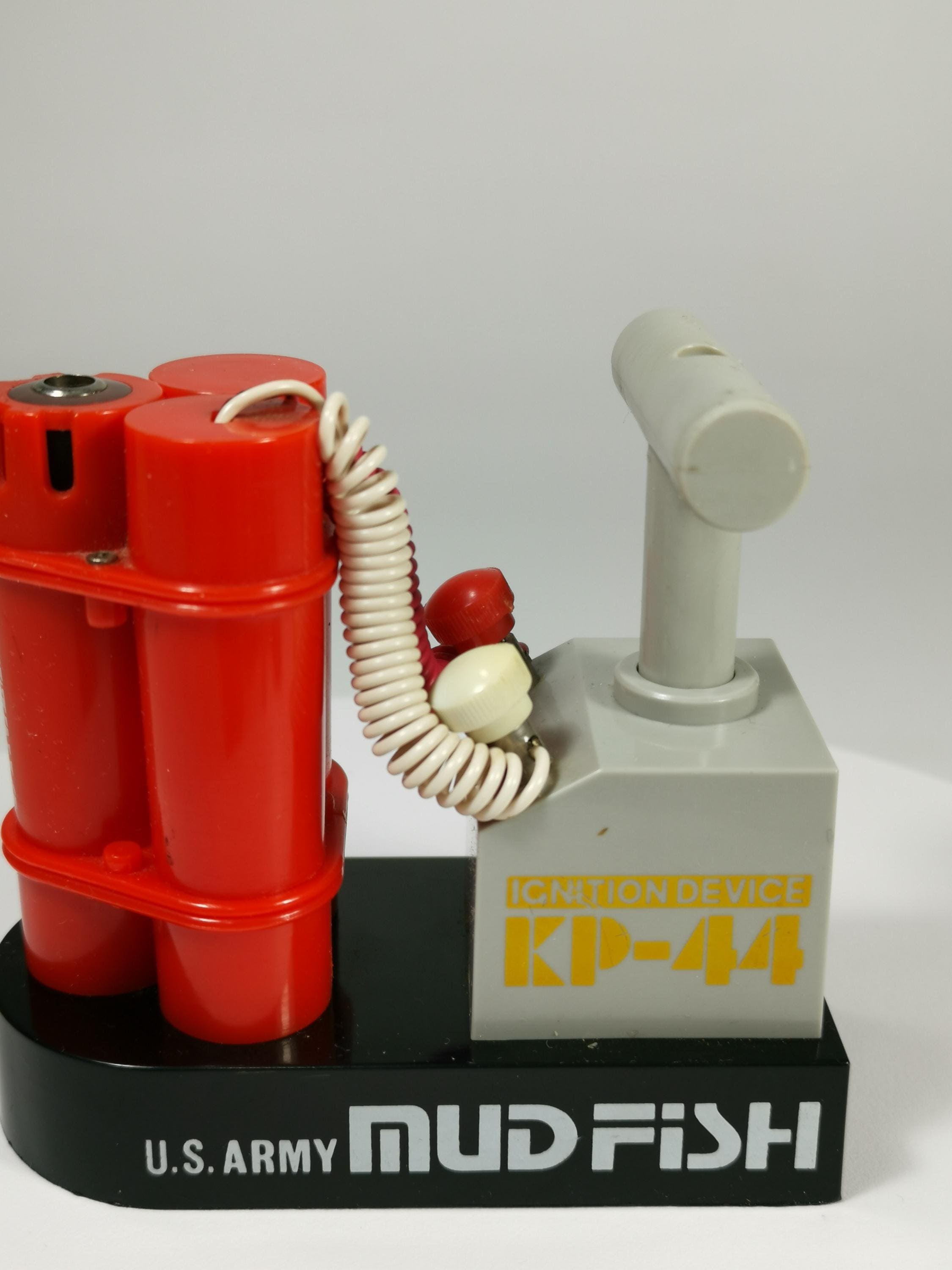 U.S Army Mud Fish KP-44 Ignition Device High Explosive Dynamite Table ...