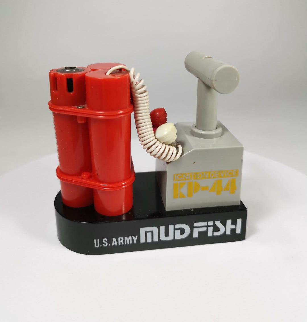 U.S Army Mud Fish KP-44 Ignition Device High Explosive Dynamite Table ...