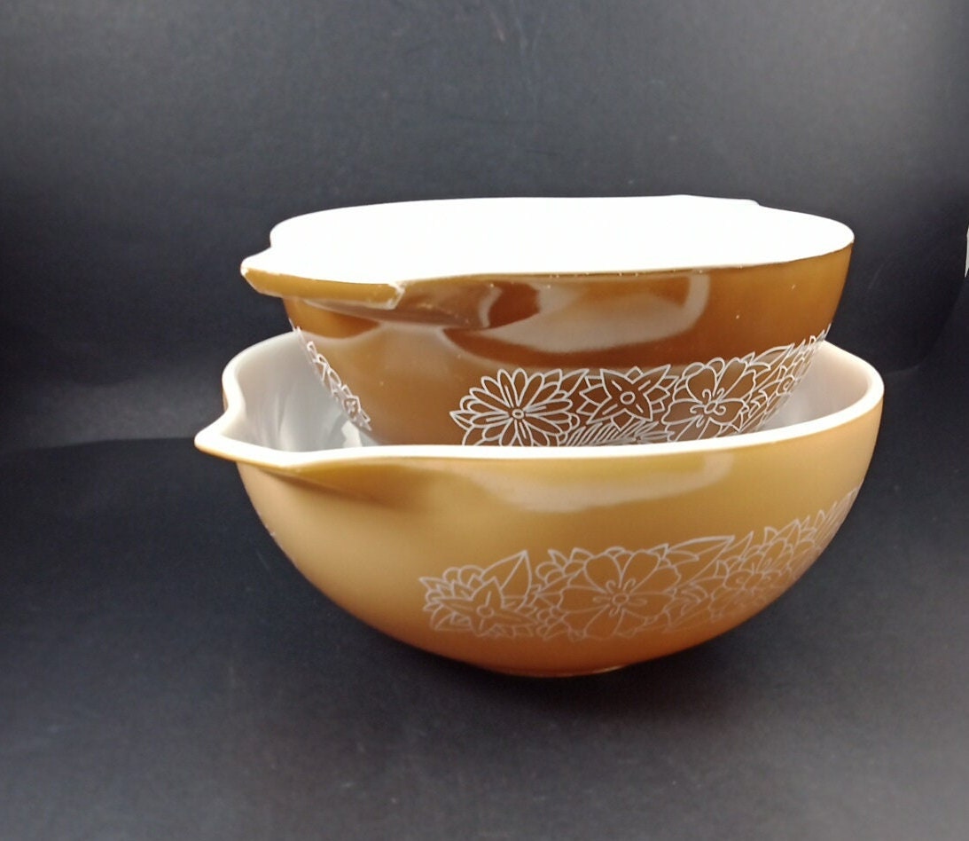 Vintage Pair of Pyrex Woodland Cinderella Bowls Brown and Tan Nesting ...