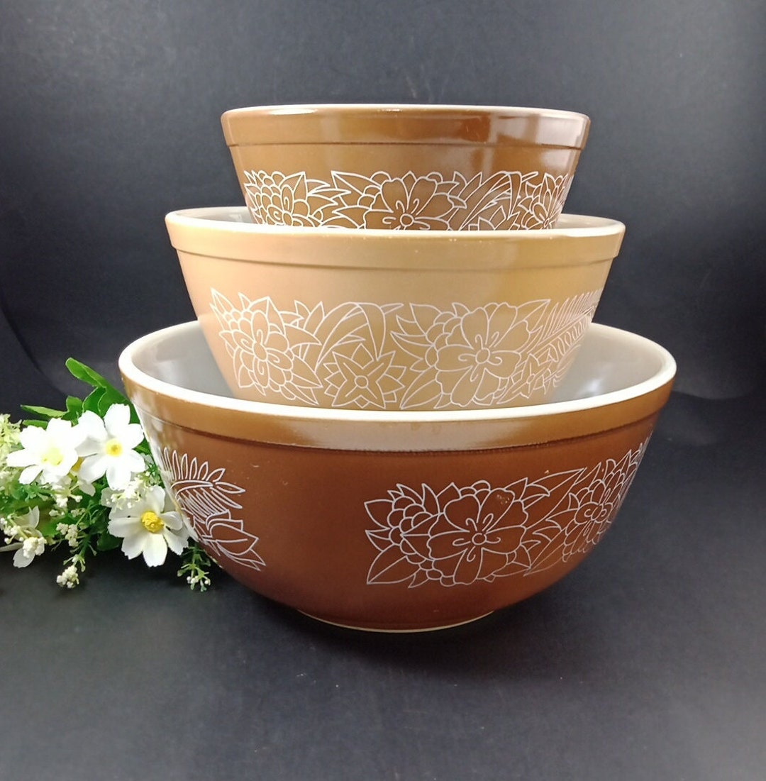 Vintage Set 3 Pyrex Woodland Nesting Bowls; Brown and Tan Mixing Bowls ...