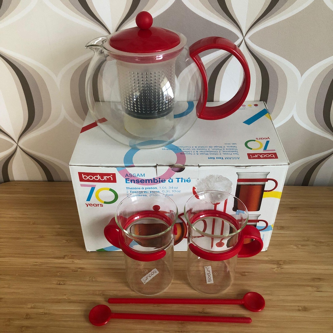 BODUM ASSAM SET Teapot, 2 Mugs and 2 Teaspoons in Red, Danish Design ...