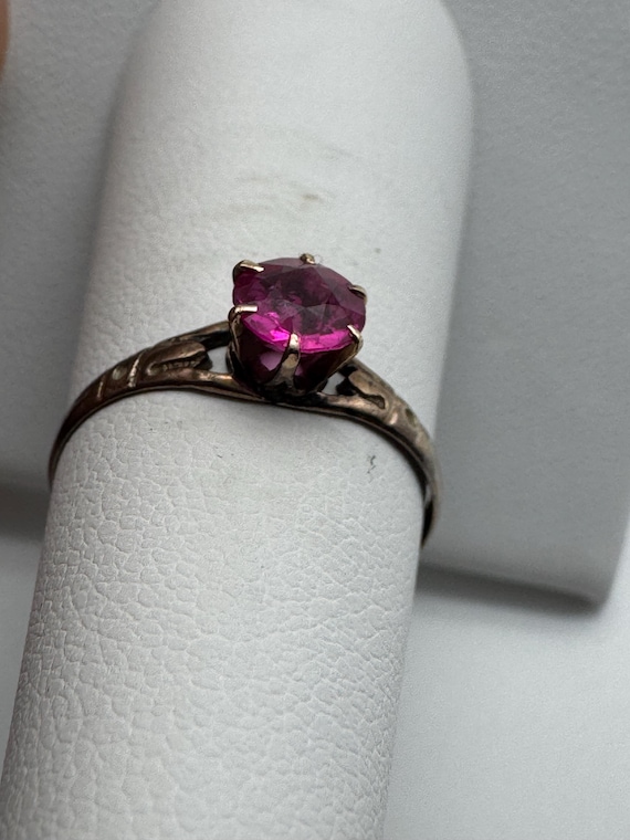 Antique 10k Victorian Ruby Solitaire Ring - Gem