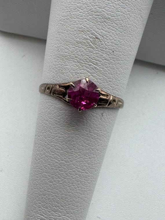 Antique 10k Victorian Ruby Solitaire Ring - Gem