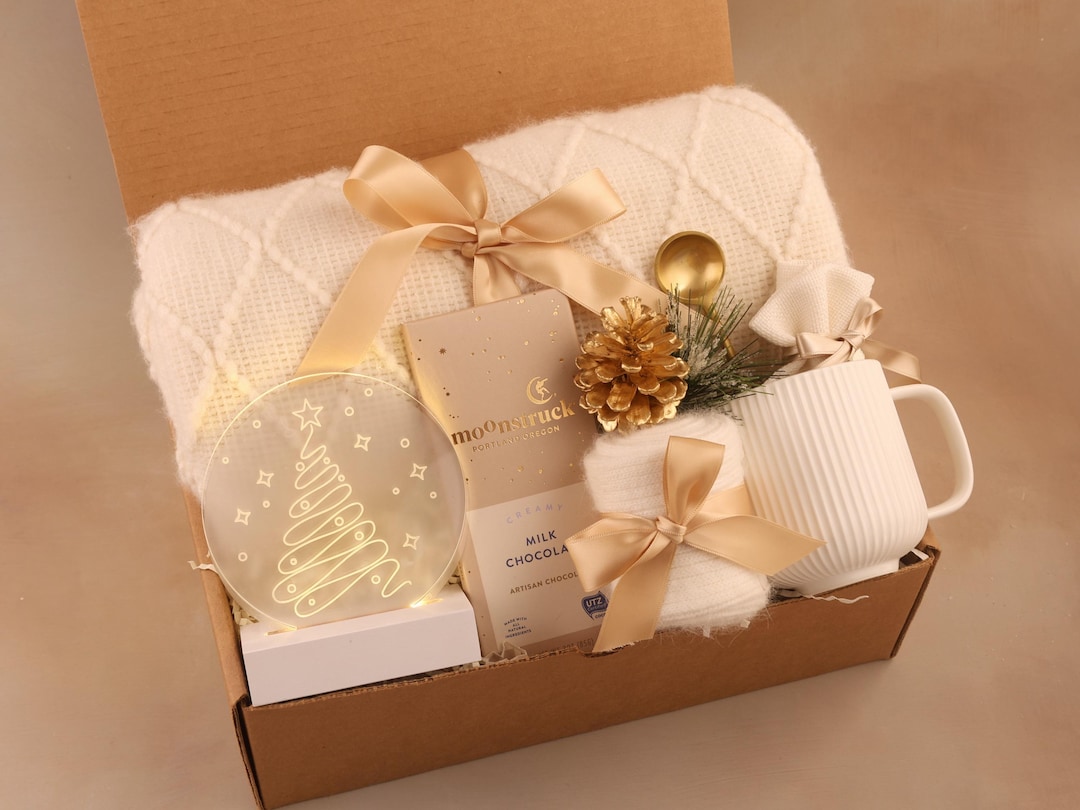 Christmas Gift Basket for Women, Holiday Cozy Care Package for Friend ...